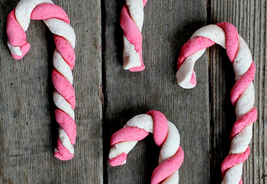 15 Cute Candy Cane Crafts for Kids - Love These Holiday Projects